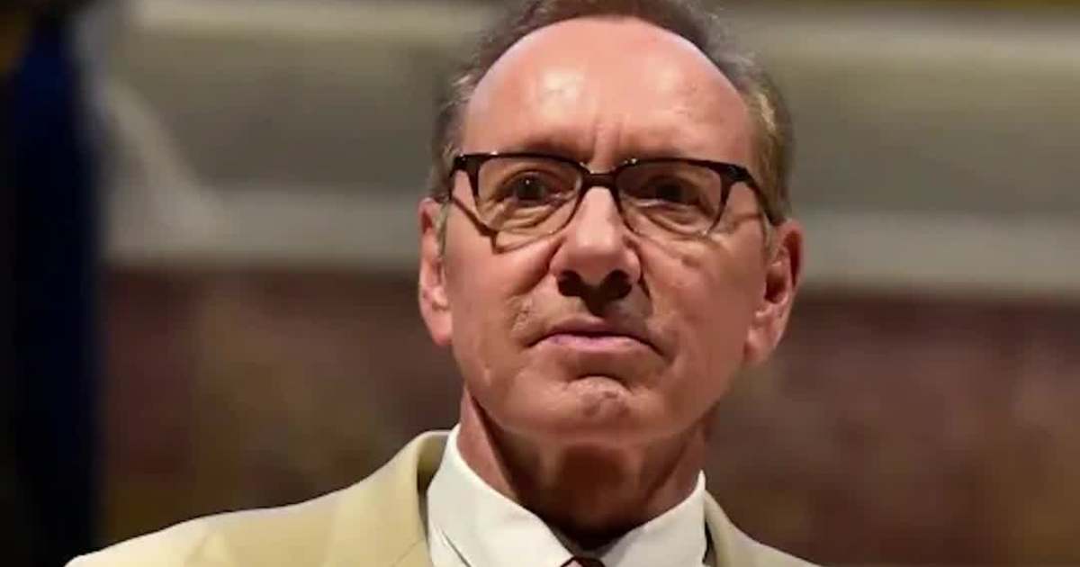 Kevin Spacey Says He’s “Not Homeless” After Viral Headlines - MEAWW News